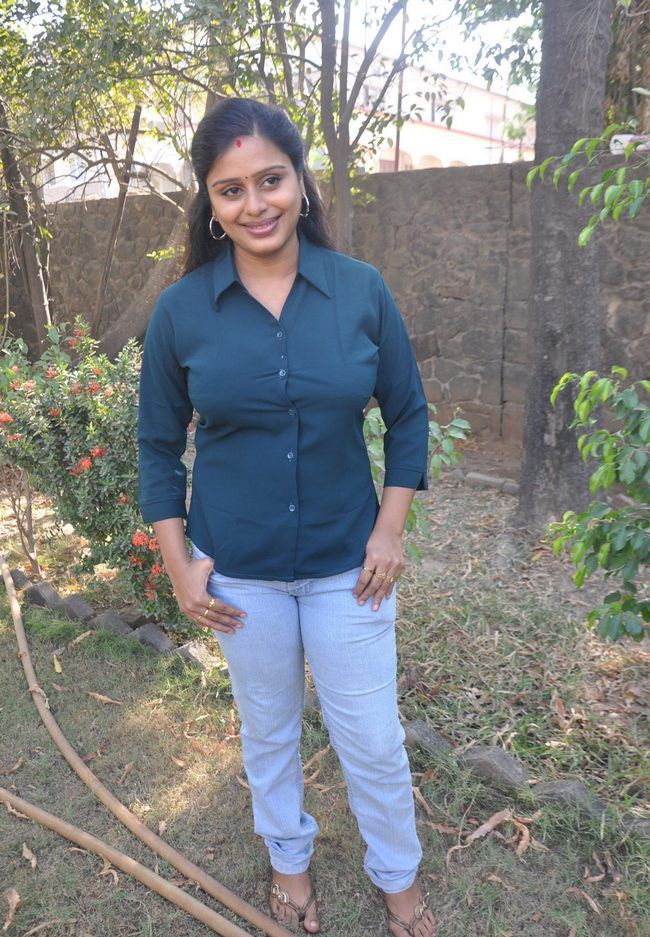 INDIAN ACTRESS: Latha Rao Tamil Sun TV serial actress big hanging boobs ...