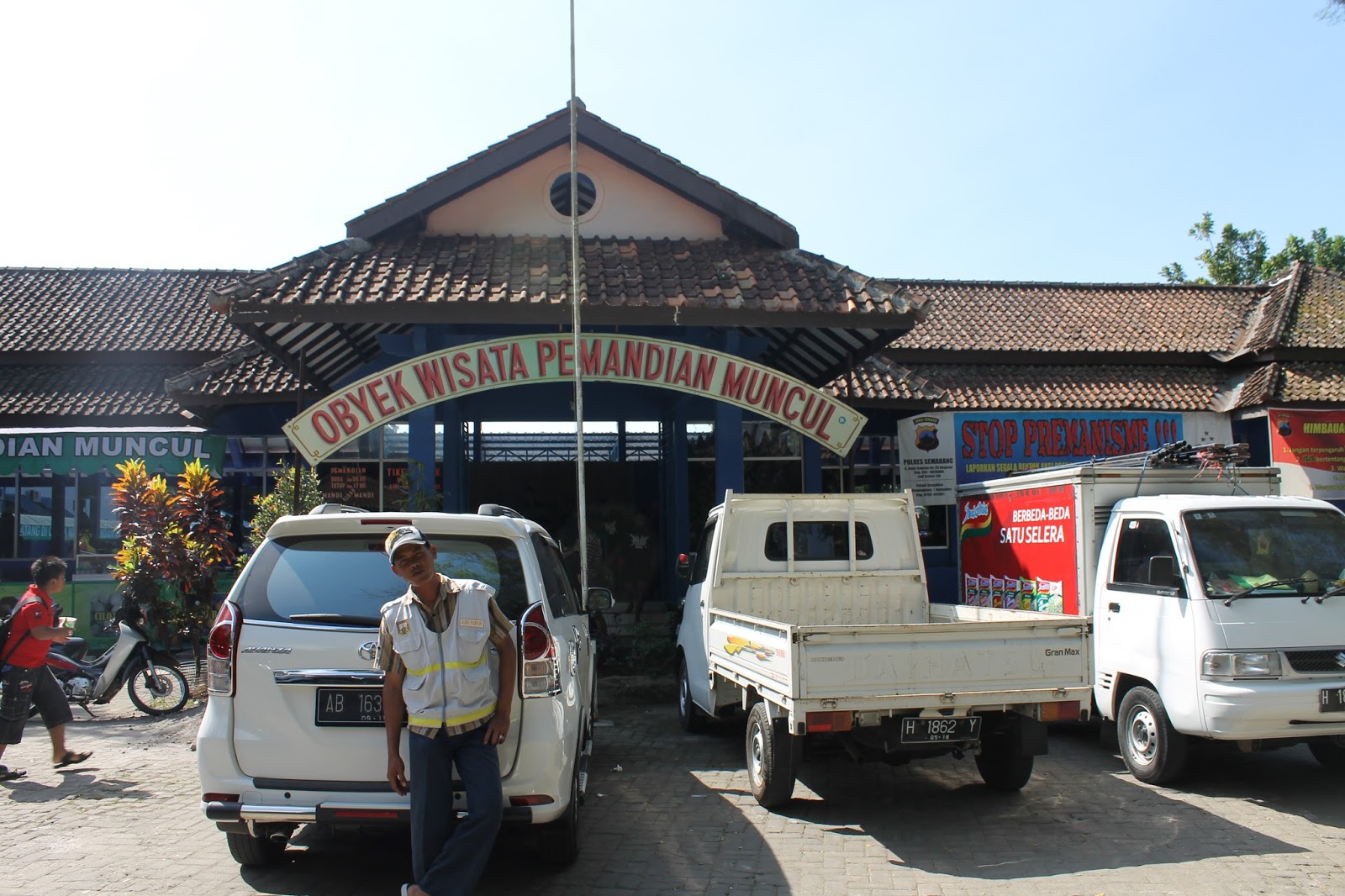 MUNCUL RIVER TUBING: ROWOBONI
