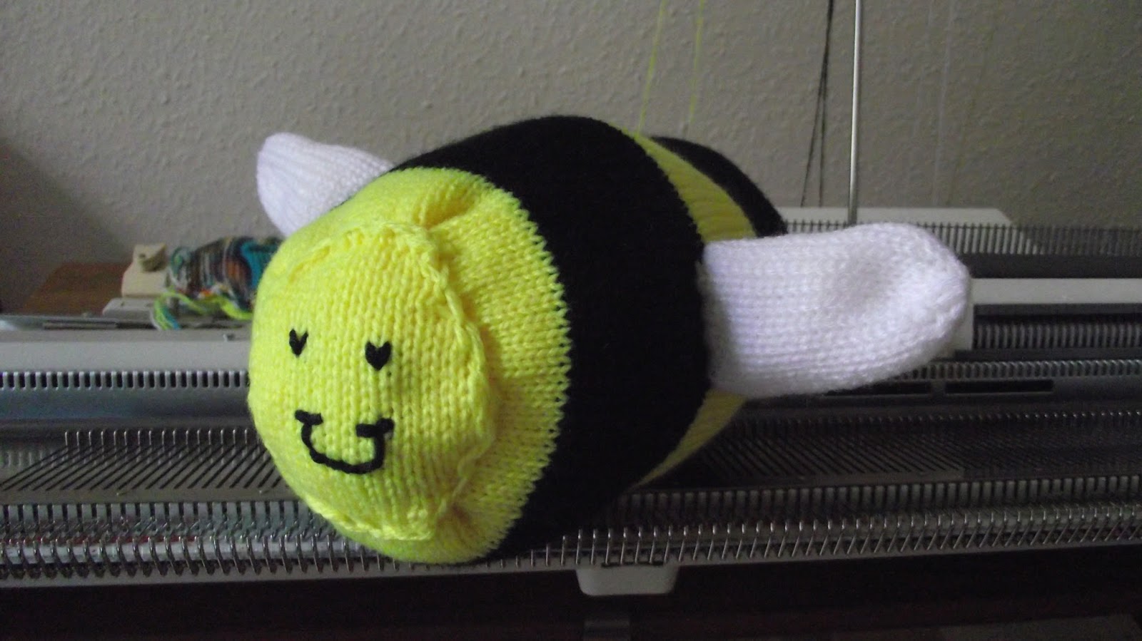 Yarn & yarns: Knitted Bee