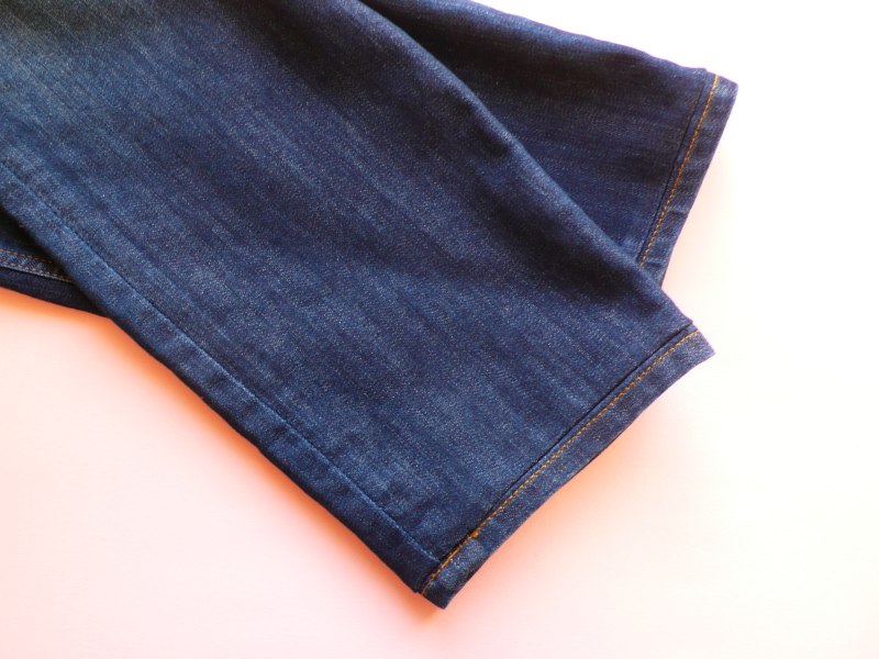 Come fare l'orlo ai jeans mantenendo quello originale | Café Creativo ...
