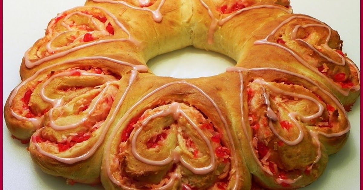 The Iowa Housewife: Seven Hearts Breakfast Ring