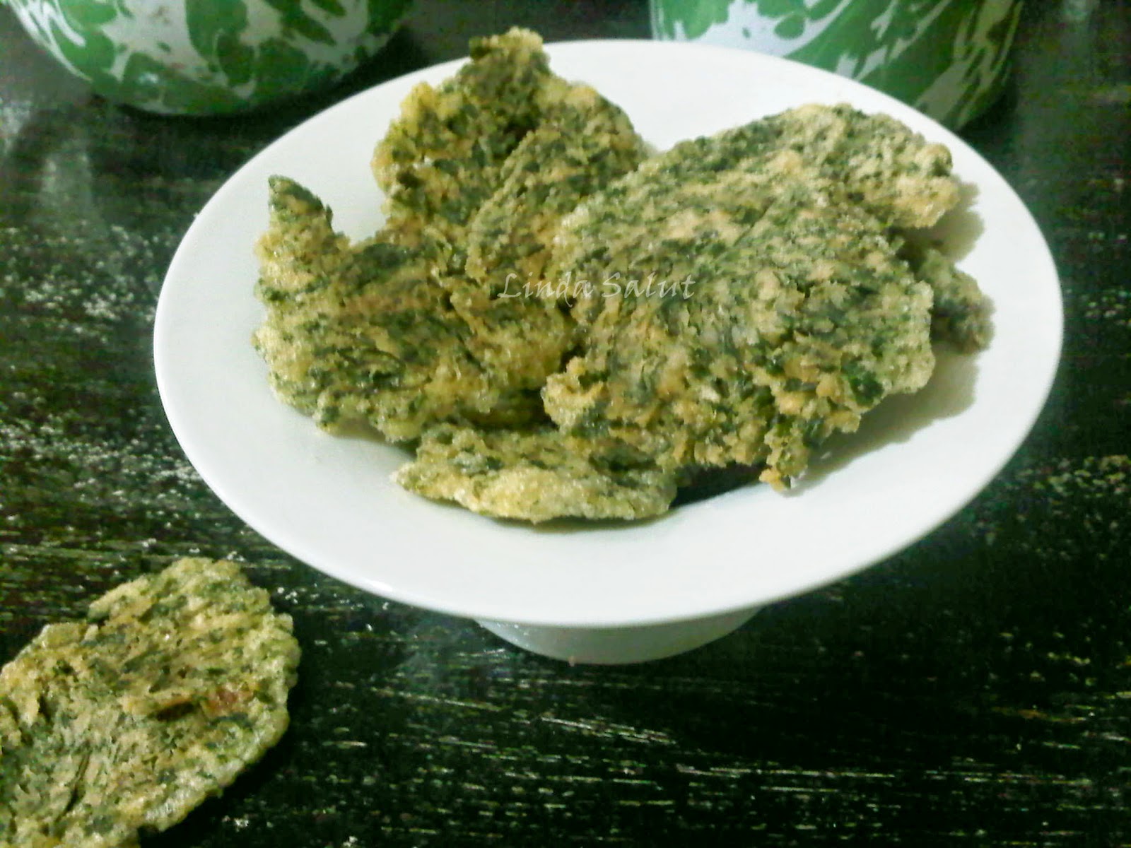 DAPUR BUNDA INONG: Kerupuk Daun Singkong