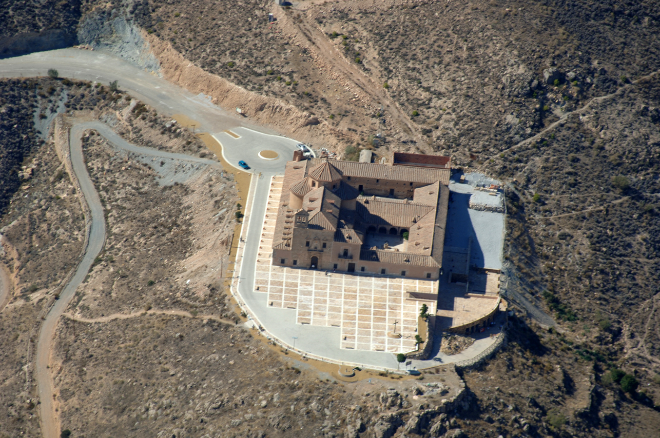 TURISMO ALBOX: Vista aerea del Santuario del Saliente y de Albox
