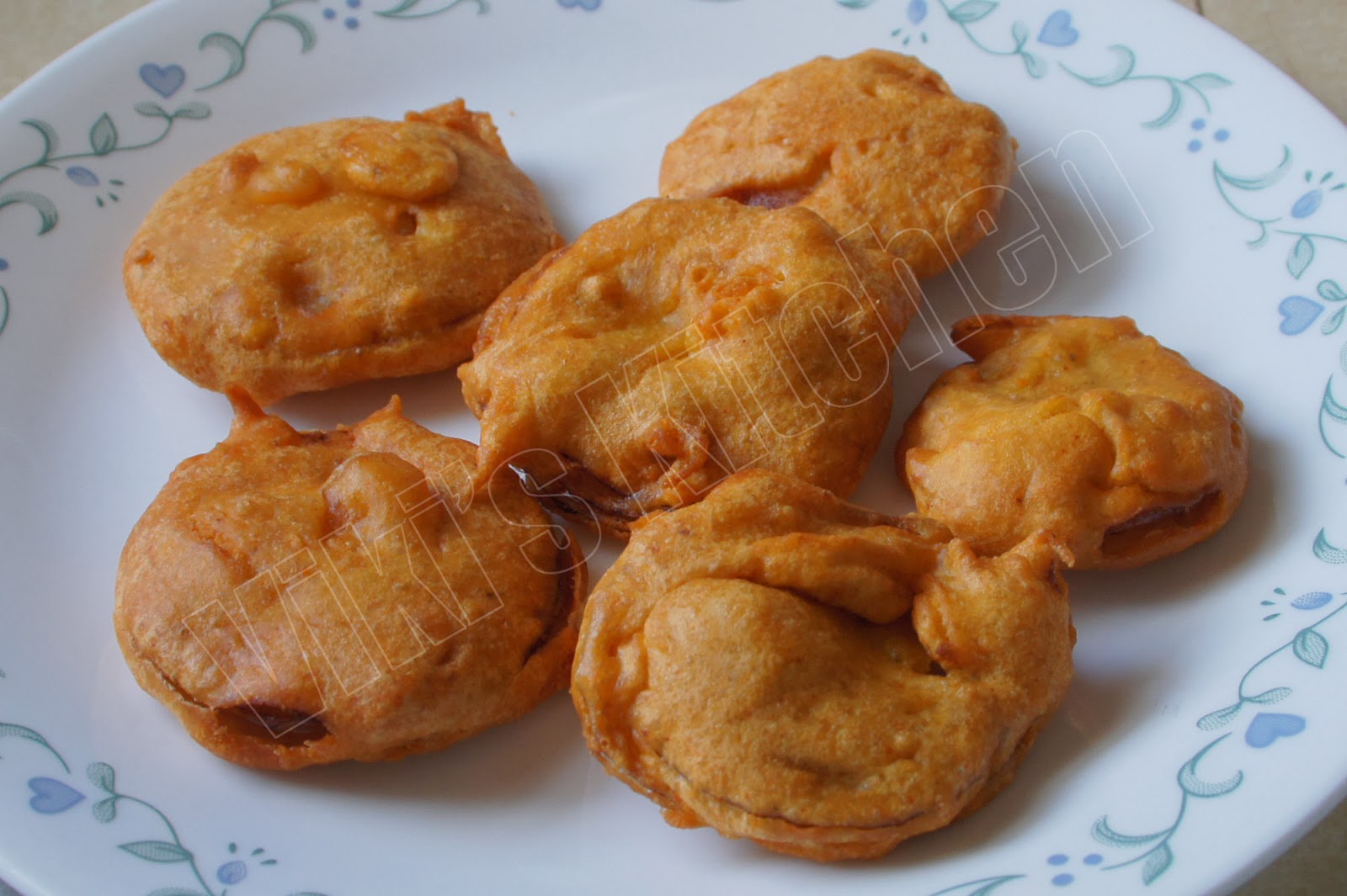 Viki 's Kitchen: Onion bajji