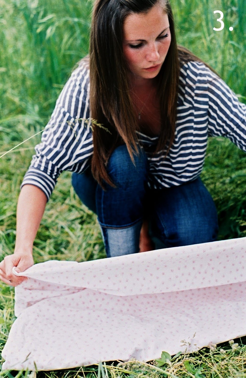 ashore: Five Steps to Folding a Fitted Sheet