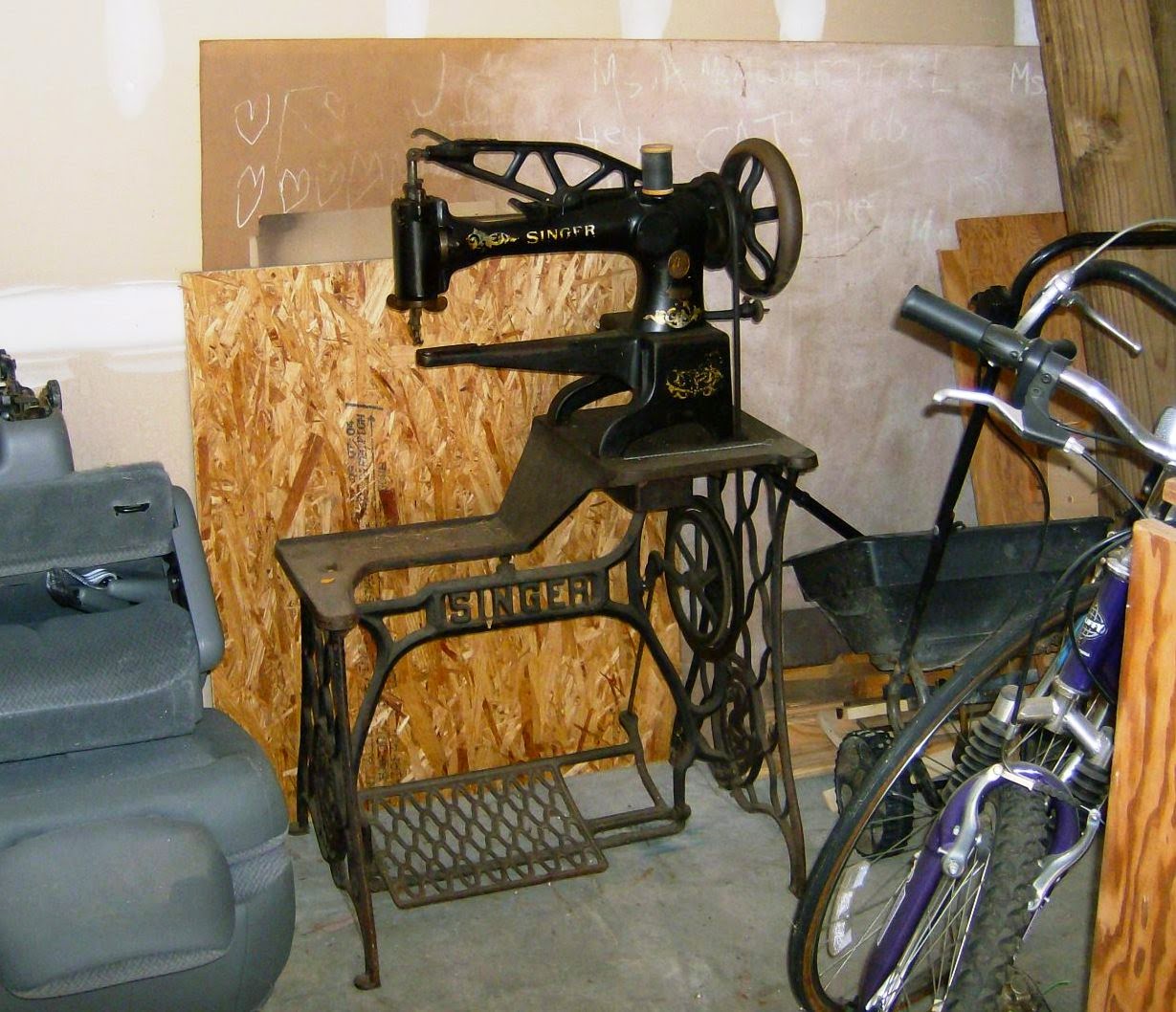 Vintage Sewing Machines: Singer 29-4