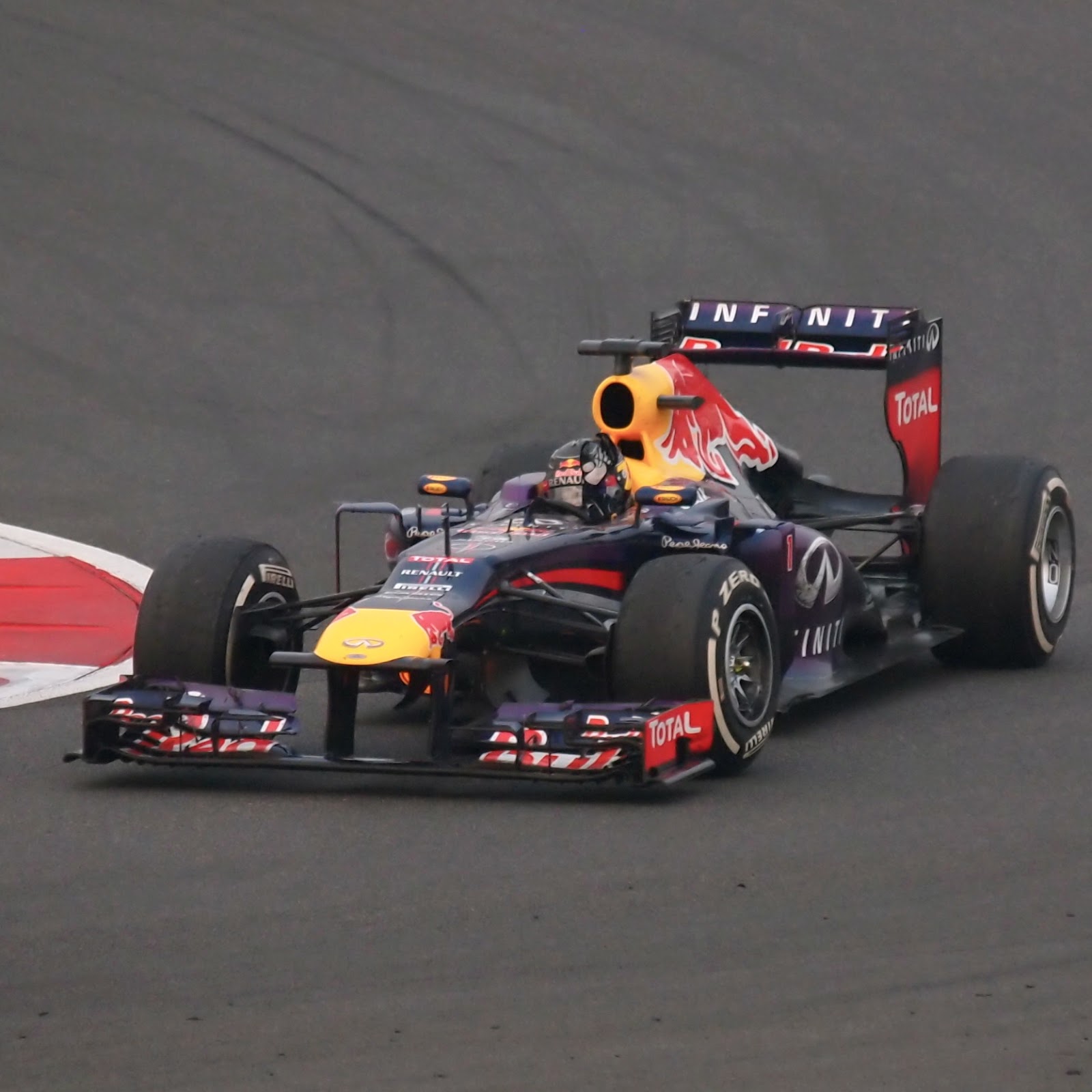 Live in India: World's top motor racing series "F1" Indian Grand Prix ...