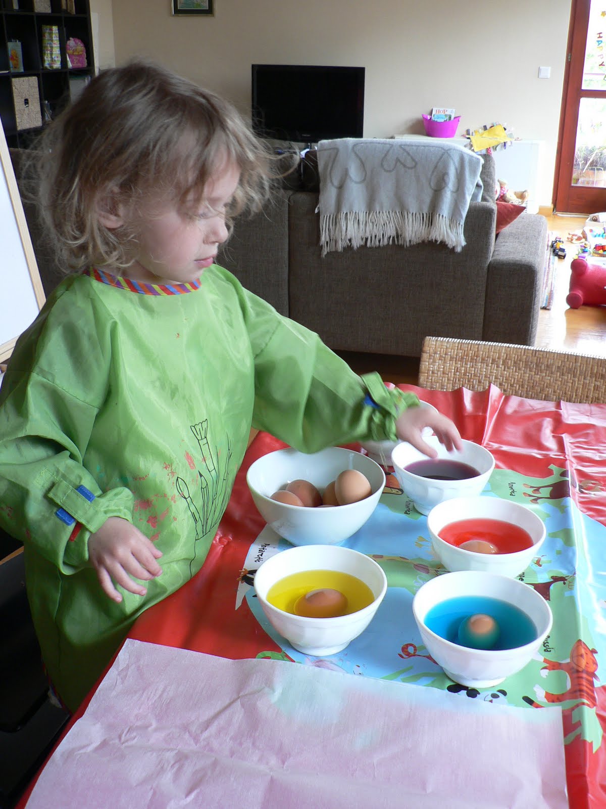 Mama Pea Pod: {Dying Easter Eggs}