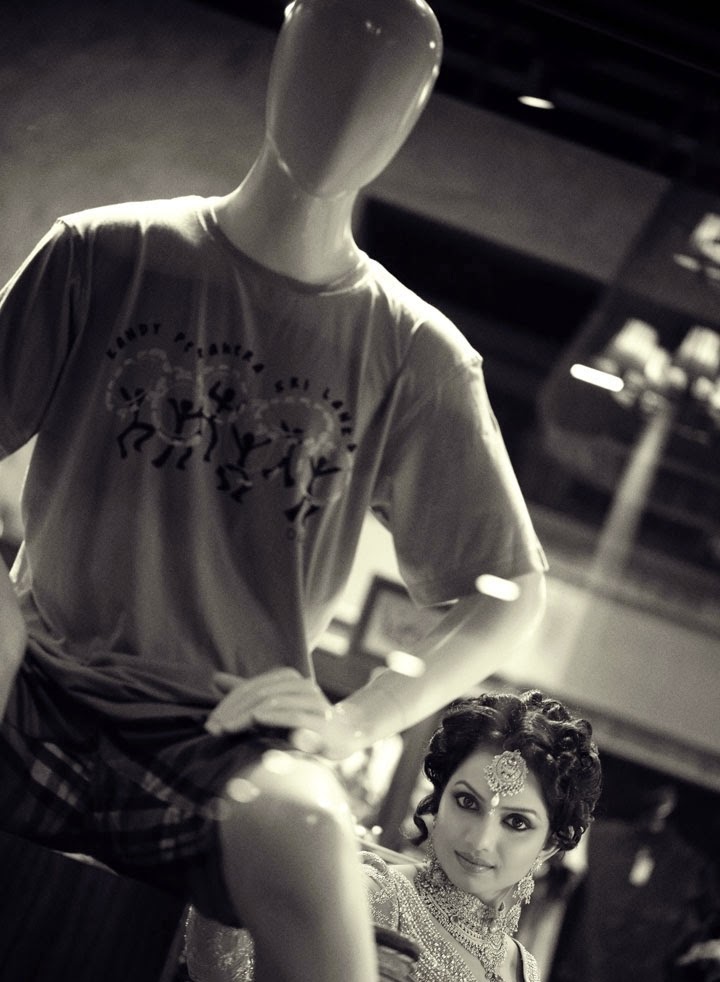 Roshan Ranawana Homecoming Photos | Sri Lanka Hot Picture Gallery.