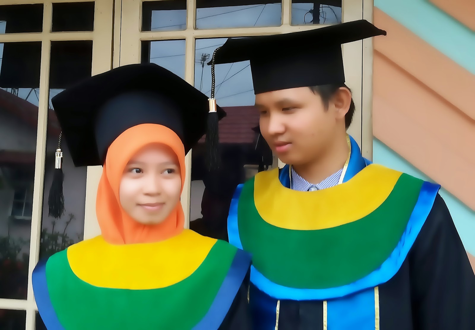 JAYA GEMILANG TOGA: FITTING TOGA FAKULTAS TEKNIK LINGKUNGAN" SERUNYA ...