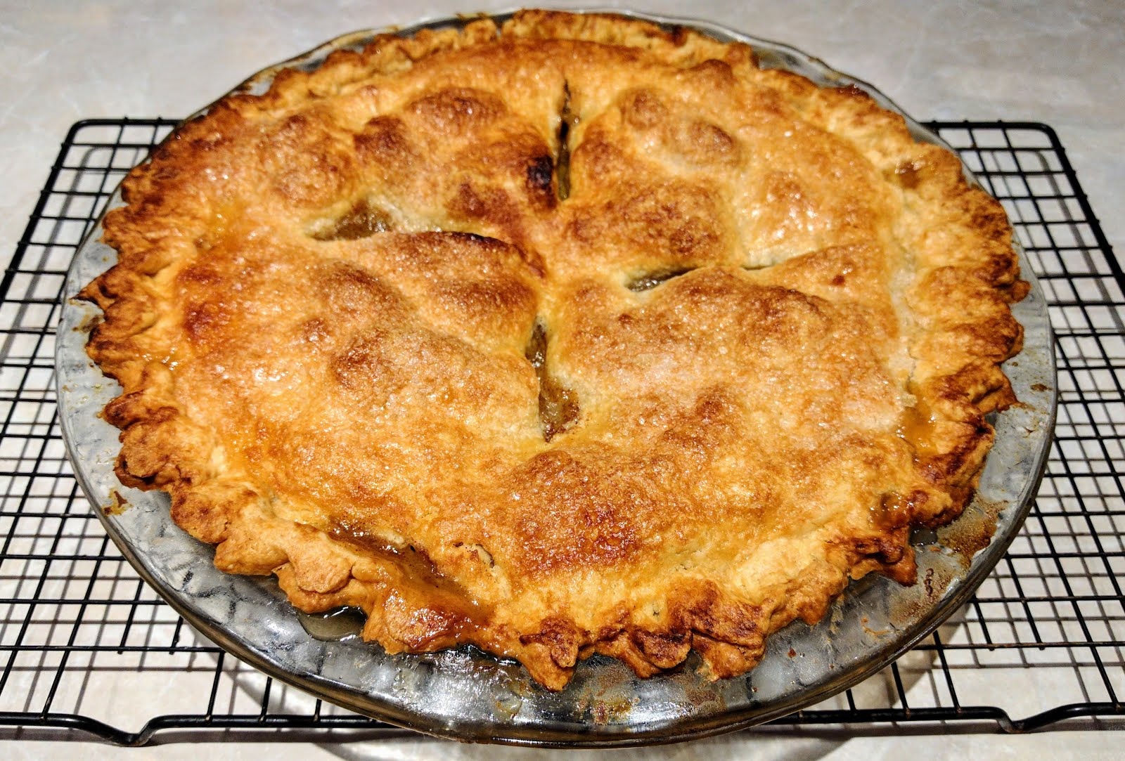 Carole Likes Round Food: Honey Bourbon Caramel Loquat Apple Pie