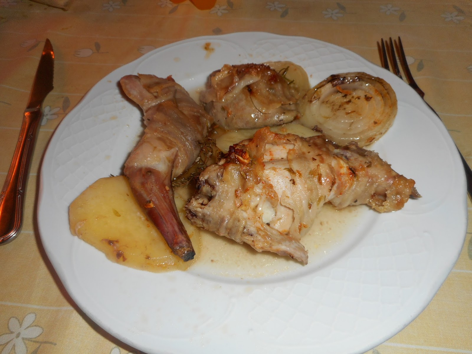 elrincondeatalaya3: Conejo asado con patatas y cebolla