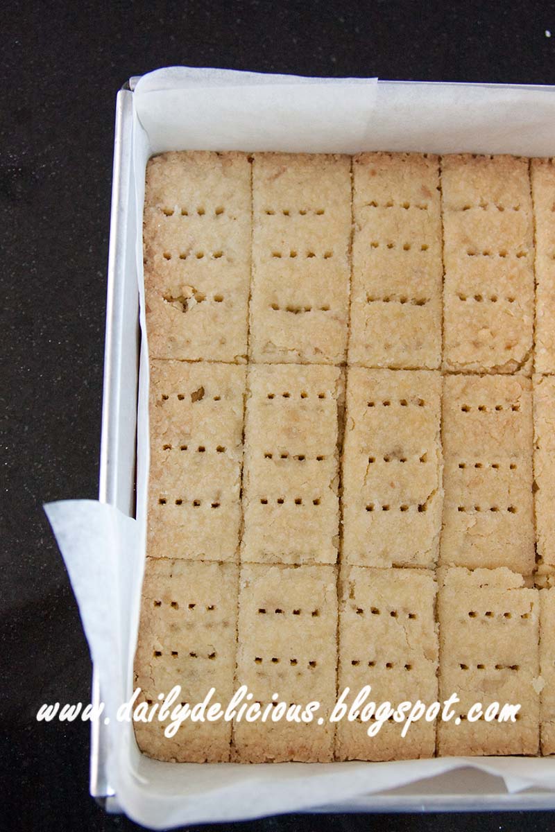 dailydelicious: Easy Macadamia Shortbread