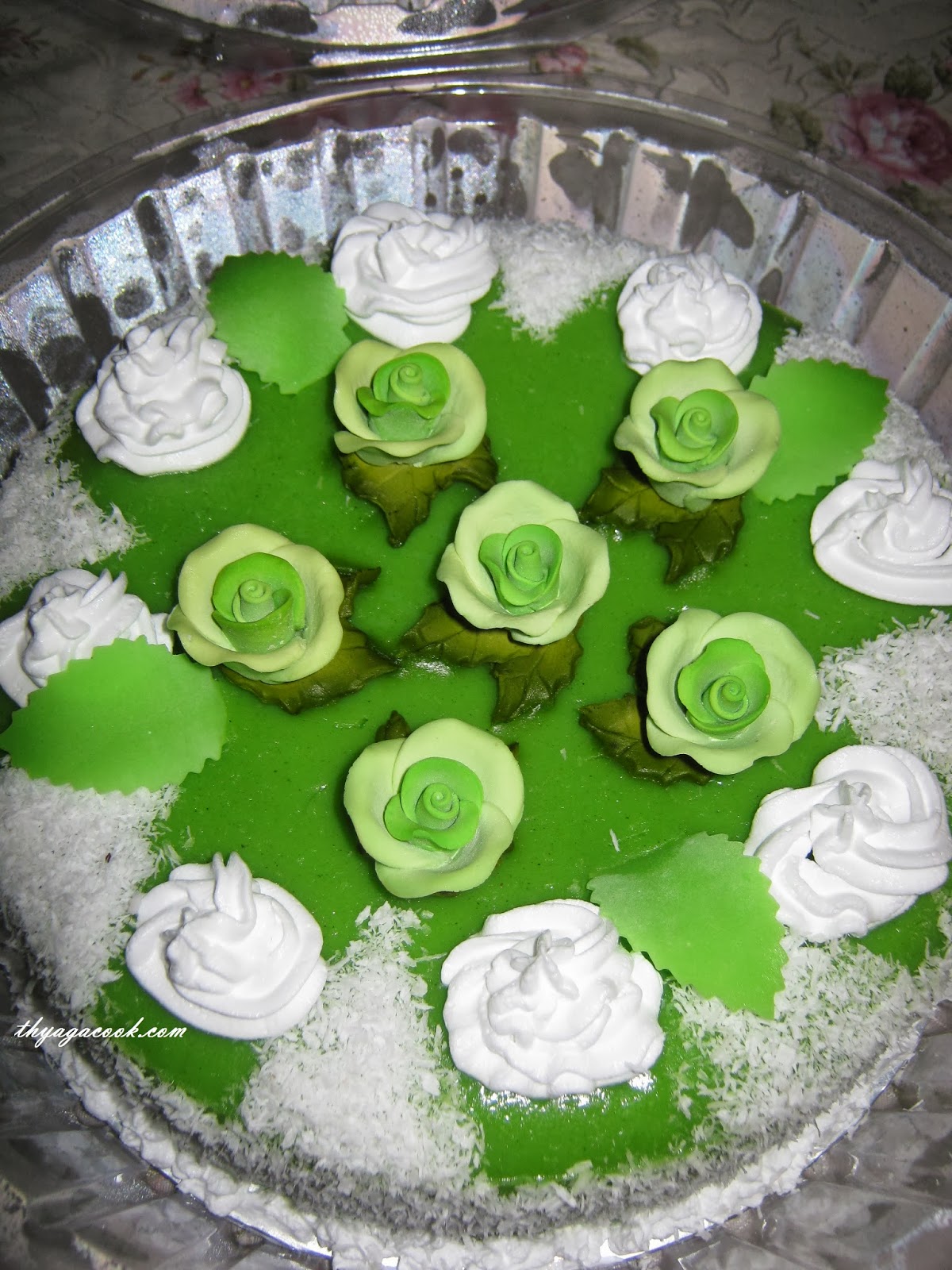 KARI LEAFS ... Malaysian flavour's: EGGLESS PANDAN LAYER CAKE