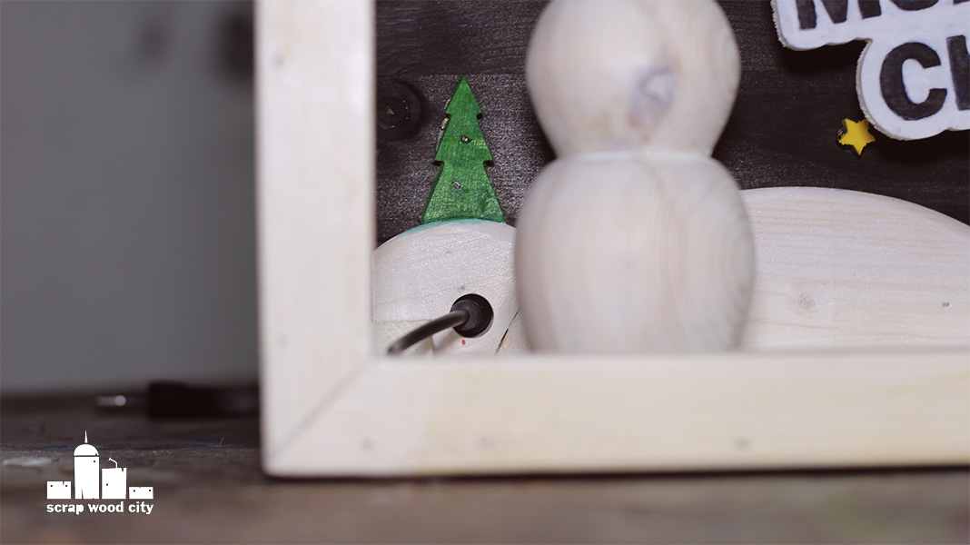 scrap wood city: Wooden Christmas ornament desktop lamp with LED strip
