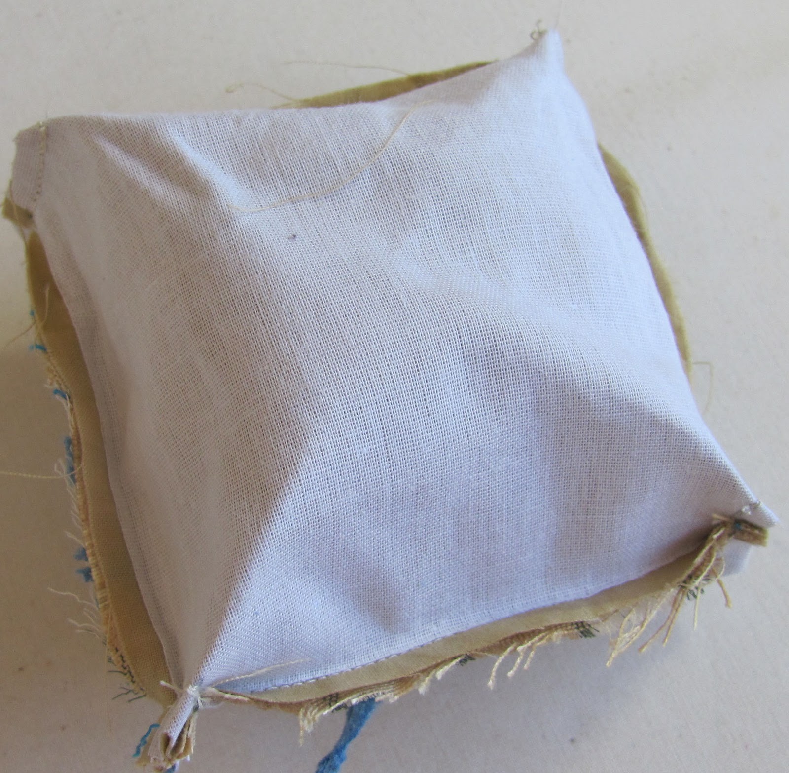Peck's Pieces: Square Pincushion with out a Sewn in Gusset