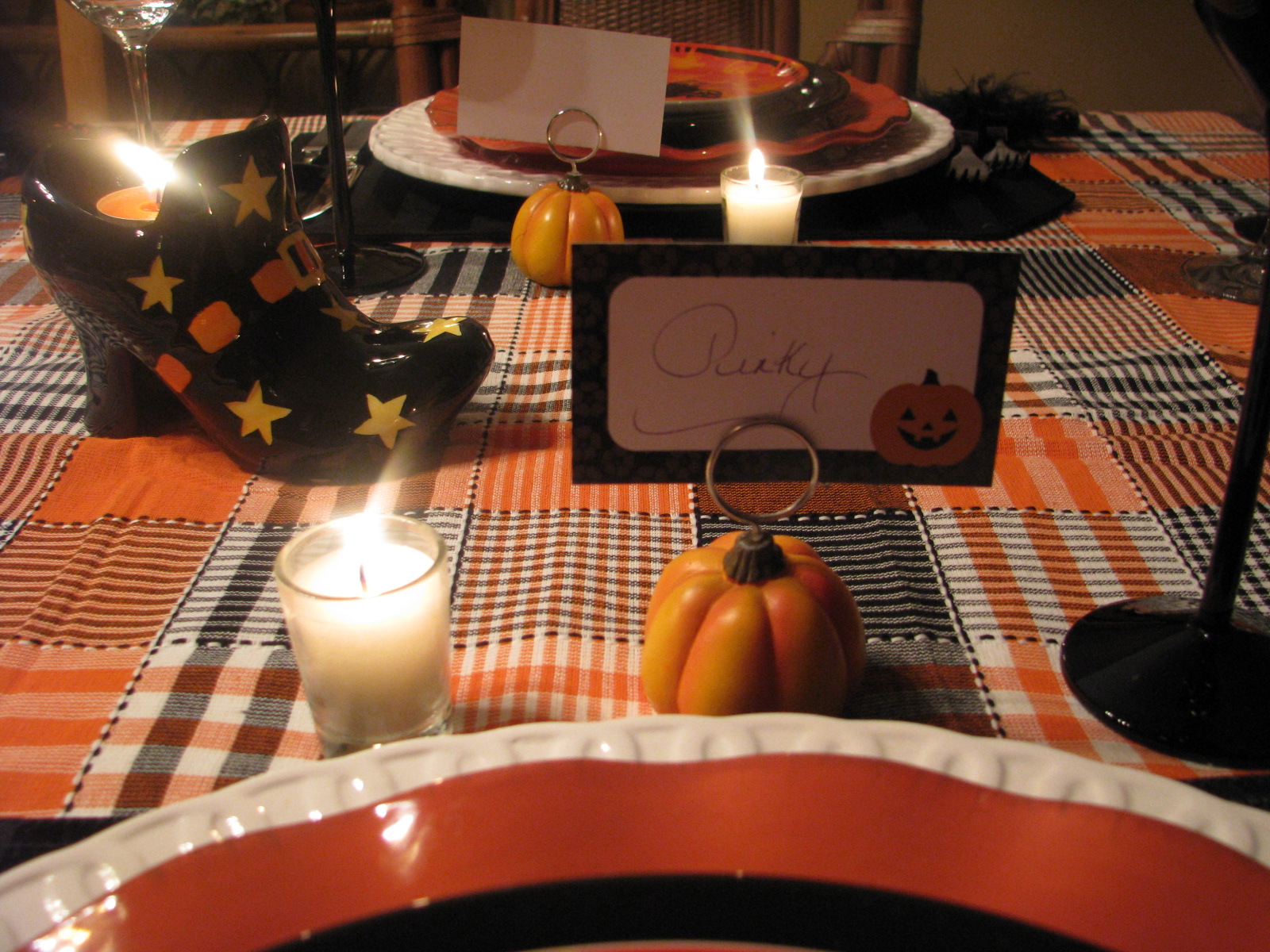 Designs by Pinky: ~~~A BeWITCHing Table!!!~~~