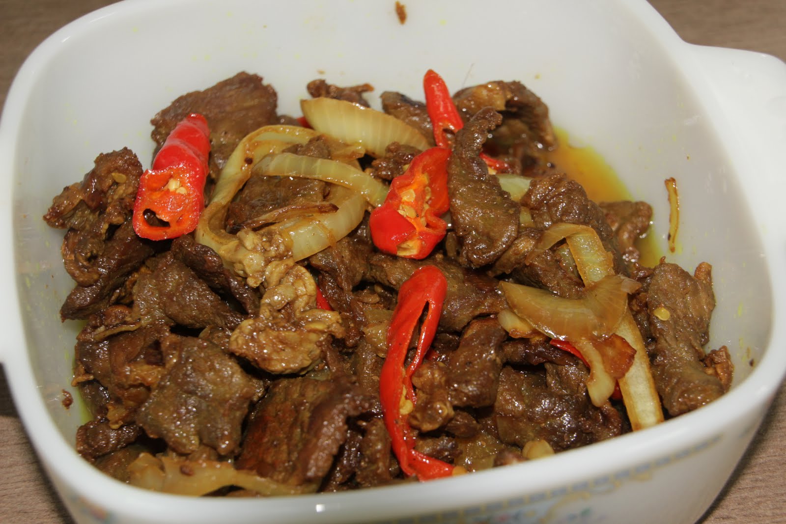 Rozie's Secret Recipes: DAGING GORENG KUNYIT