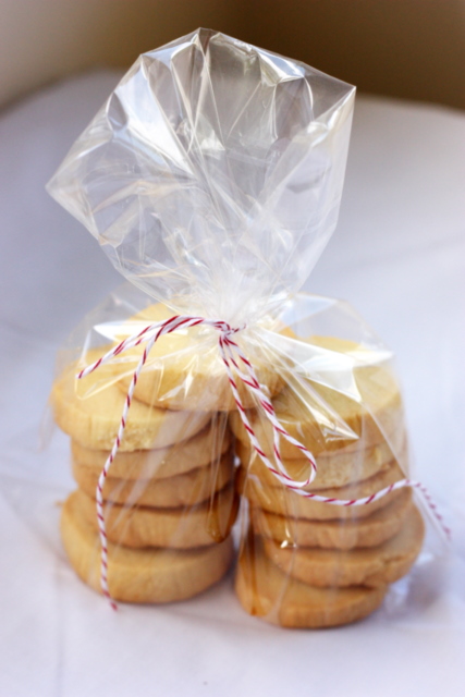 baking = love: Buttery Crumbly Vanilla Shortbread: so good you'd want ...