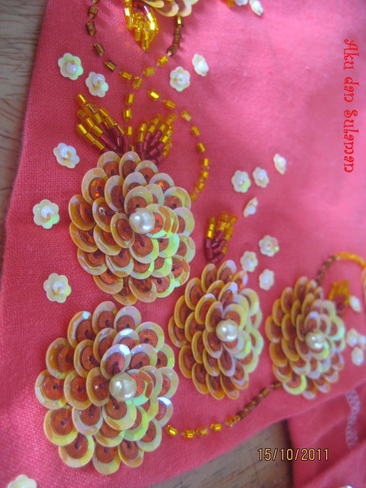 Aku dan Sulaman: Sulam Manik Labuci Kebaya