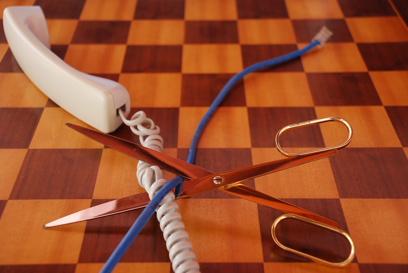 LOS ESCRITOS DEL GENERAL VIVAS P.: INCOMUNICADO