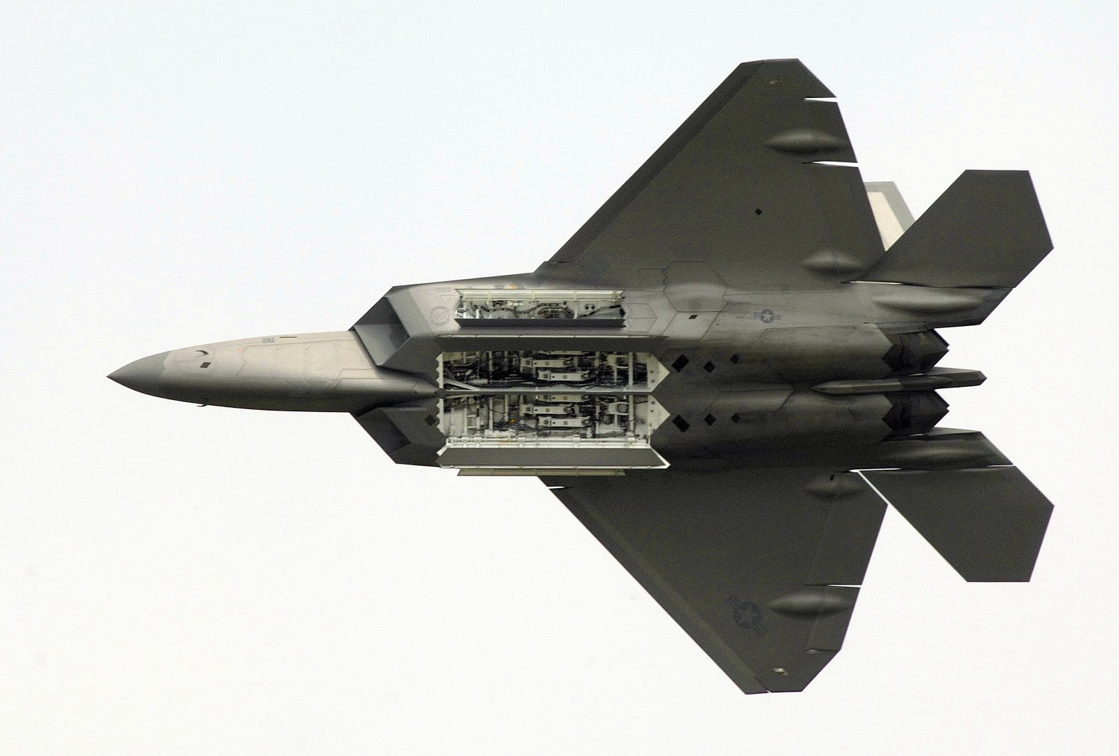 Military Fighter Jets: F-22 Raptor Pictures