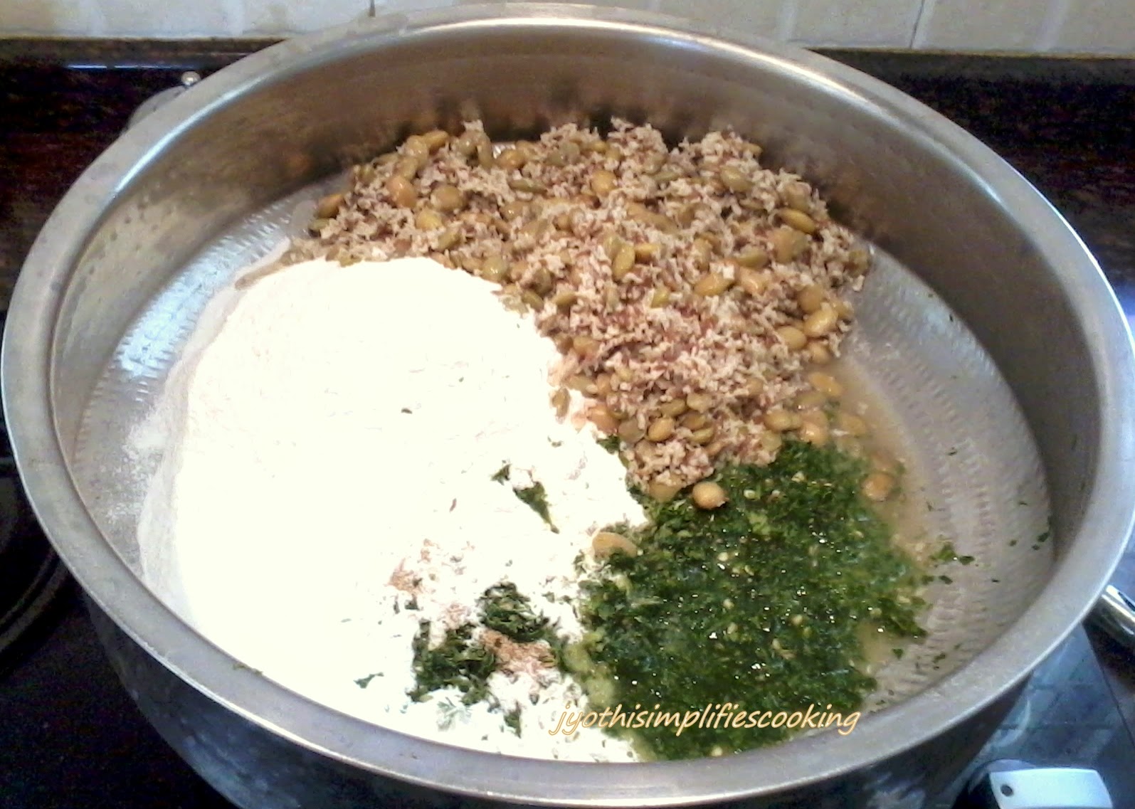 AVARE KALU ROTTI/ MOCHAKAI ROTTI/ANUMA GINJULA ROTTI/SURTI PAPADI RICE ROTI