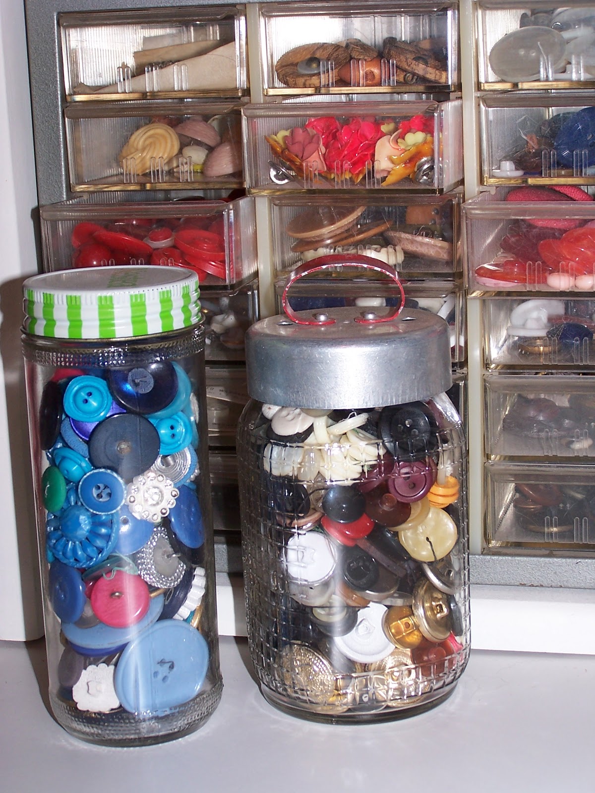 Reminisce...: vintage button containers