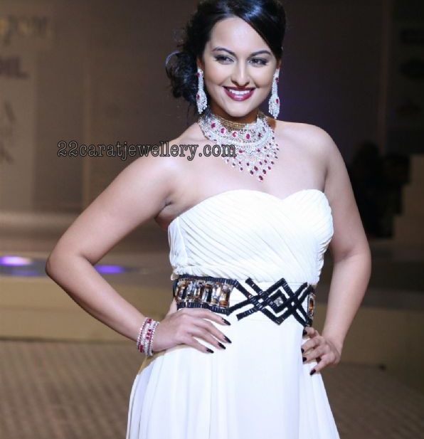 Sonaksi Sinha in Diamond Ruby Set - Jewellery Designs