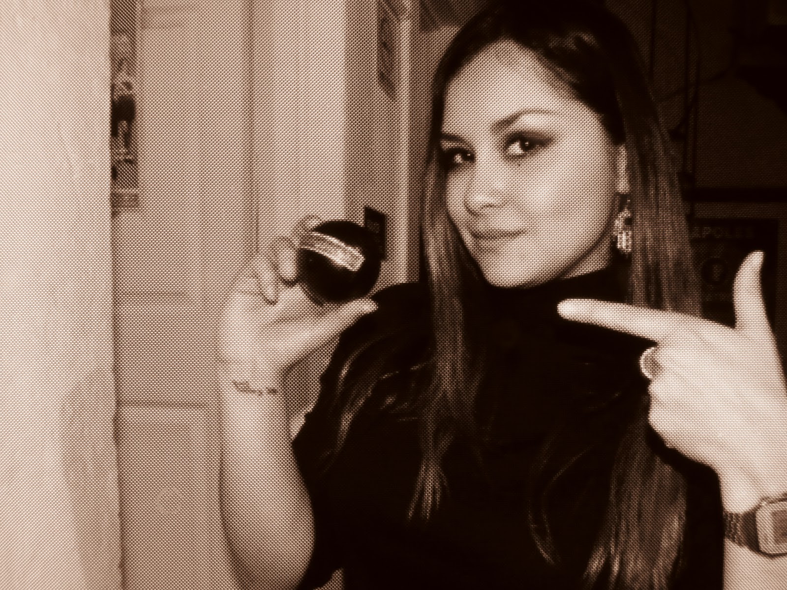 ESPECTACULARIO: DANIELA CORTES SONRISA DELATADORA