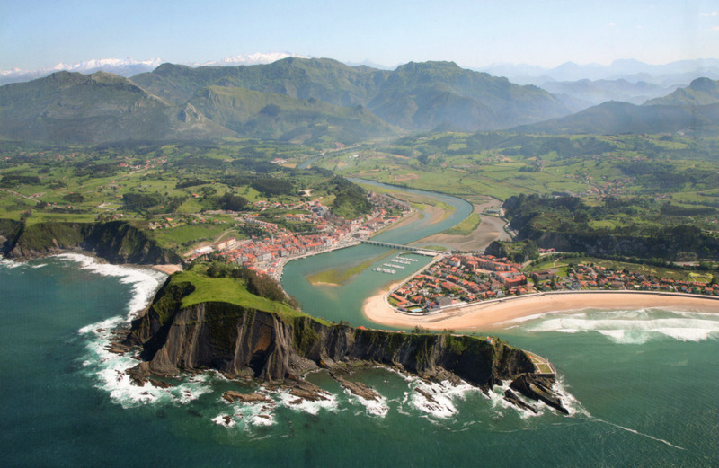 Tales from Toriello: Introducing Ribadesella - a town of two halves