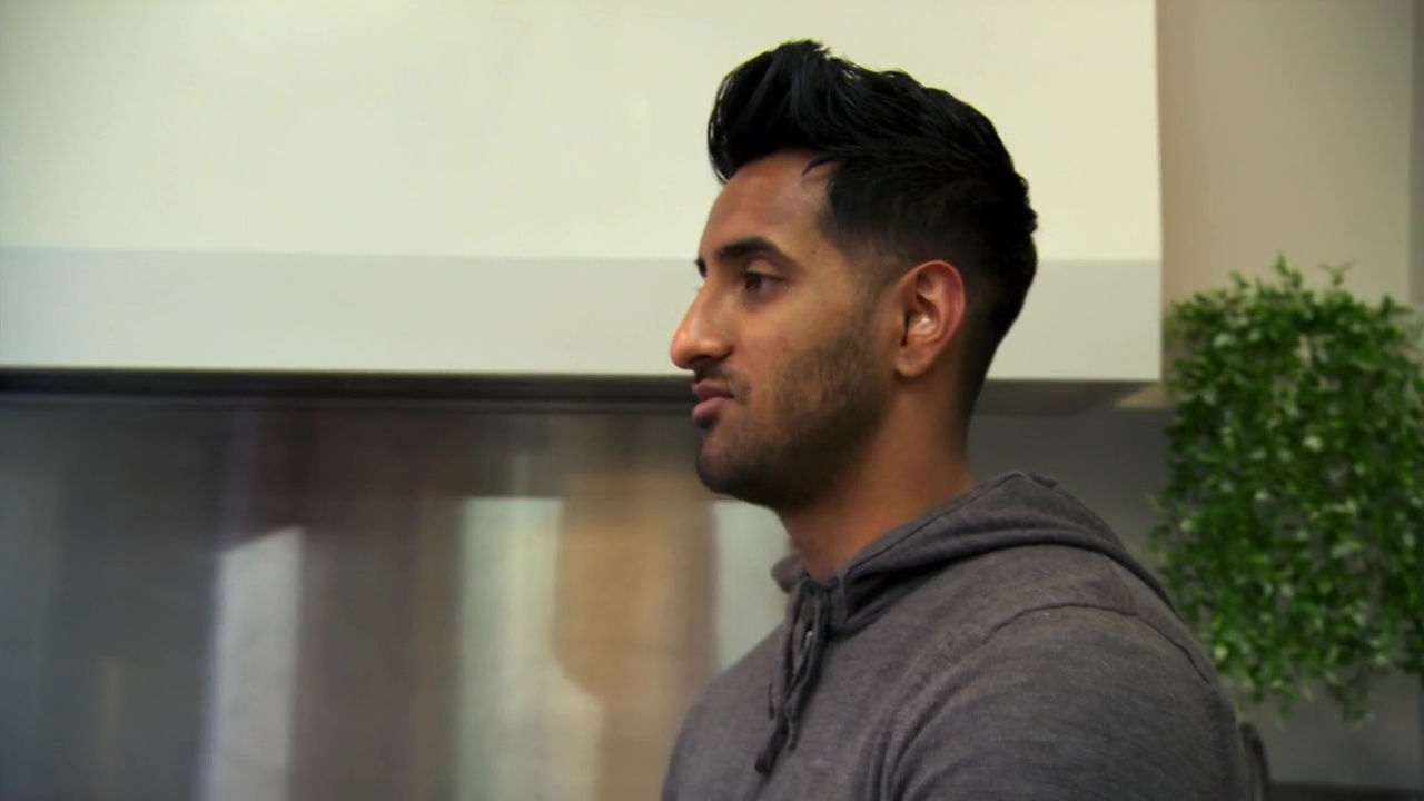 ausCAPS: Daniel Elahi shirtless in The Apprentice UK 14-12 "Interviews"