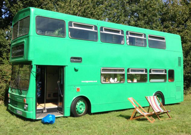DingoBox: Autobus dwupiętrowy przerobiony na kamper