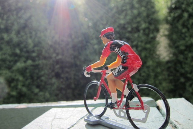 Velo Liberte: Miniature Cyclists