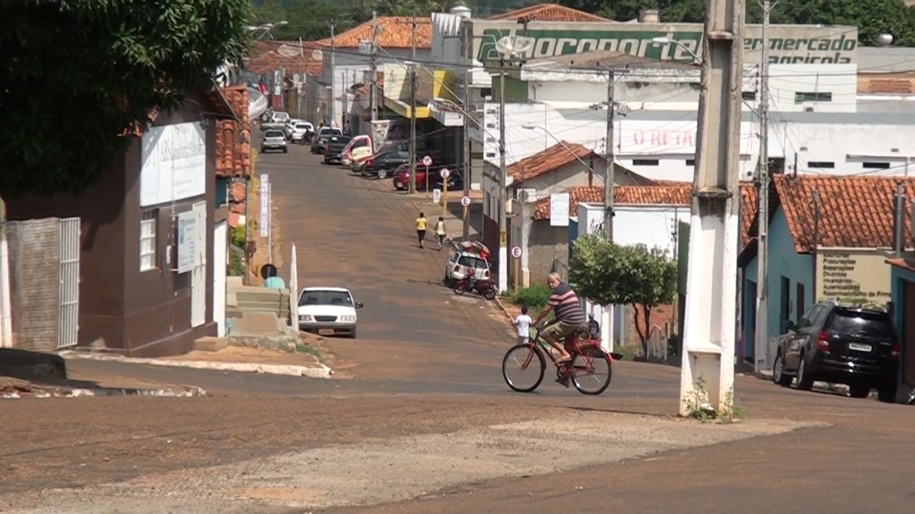 OLHANDO DA JANELA DO TREM: TOCANTINÓPOLIS / TOCANTINS / BRAZIL (5.251 ...
