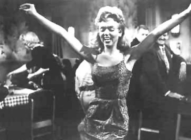 rocrpeaches.o: rocr.o Yvette vickers