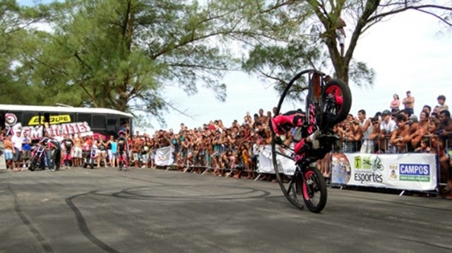 Show de Acrobacias com Jorge Negretti e Louro Jhow neste domingo (8 ...