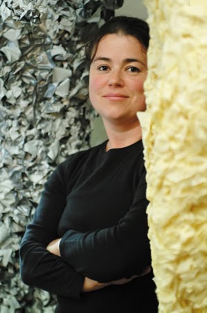 forma es vacío, vacío es forma: Anna Gillespie