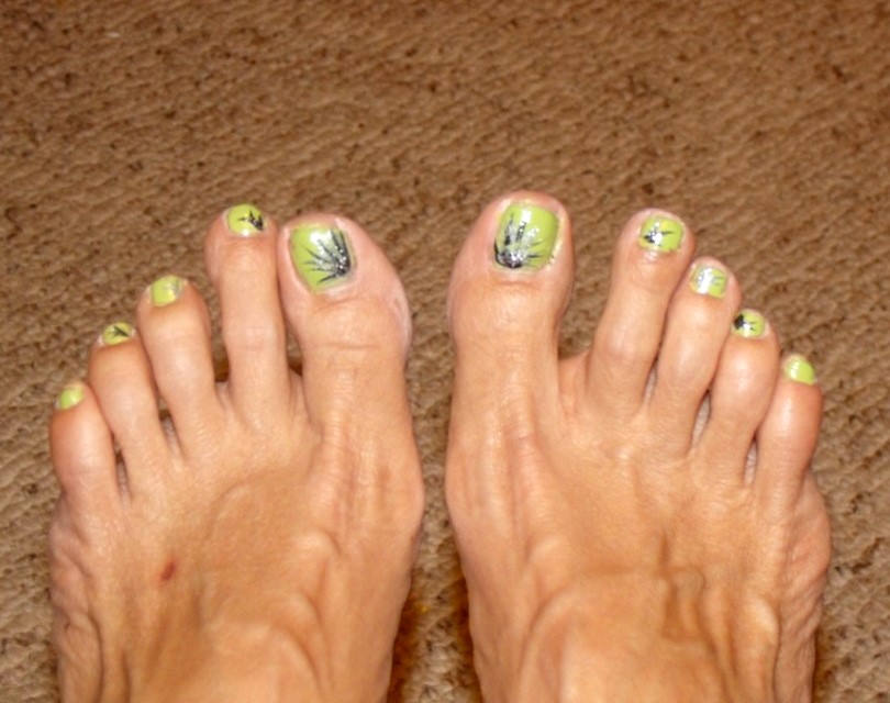 Heart & Sow's Artistic Designs Blog: My Silly Feet!