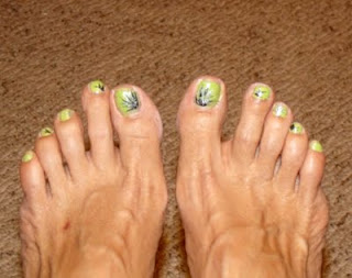 Heart & Sow's Artistic Designs Blog: My Silly Feet!