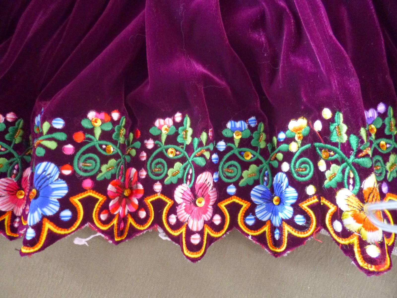 Life in Ecuador: The Chola Cuencana Dress