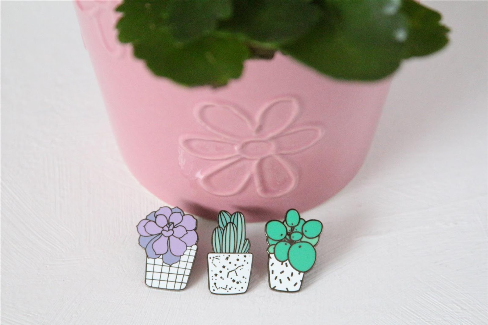 emuse: Plant pins
