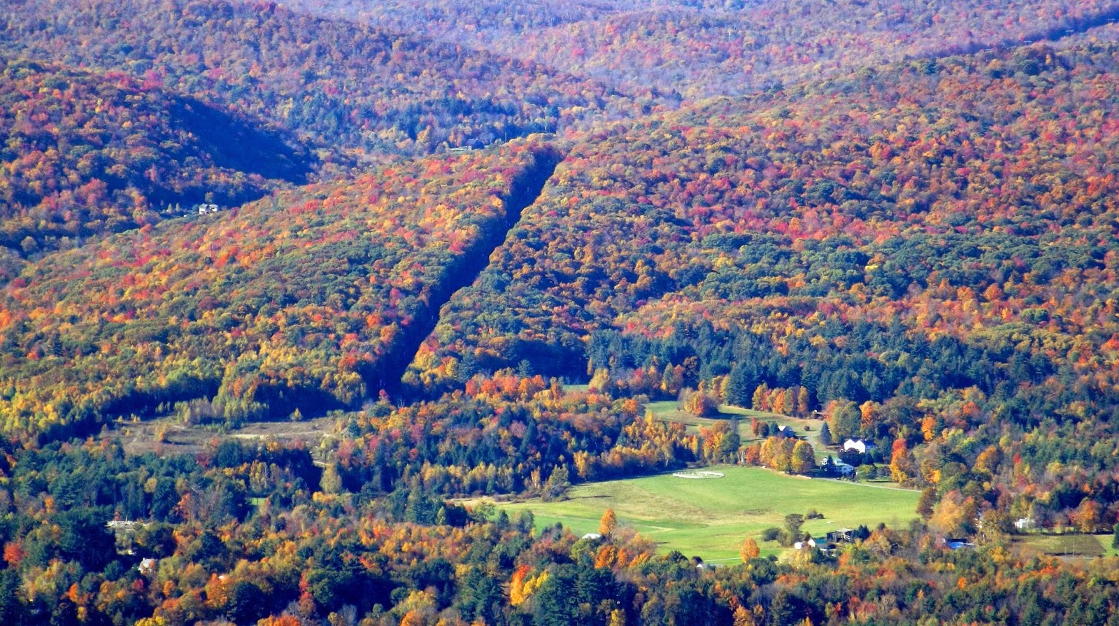 Podróże po Nowej Angli.: Mohawk Trail - MA