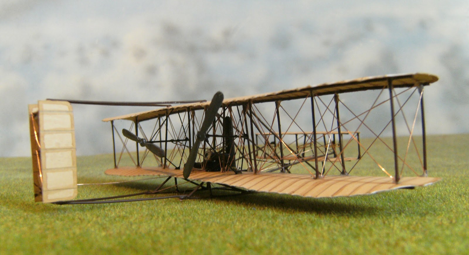 Happyscale-Modellbau: Wright Flyer - papermodel ( and wire ) 1:72