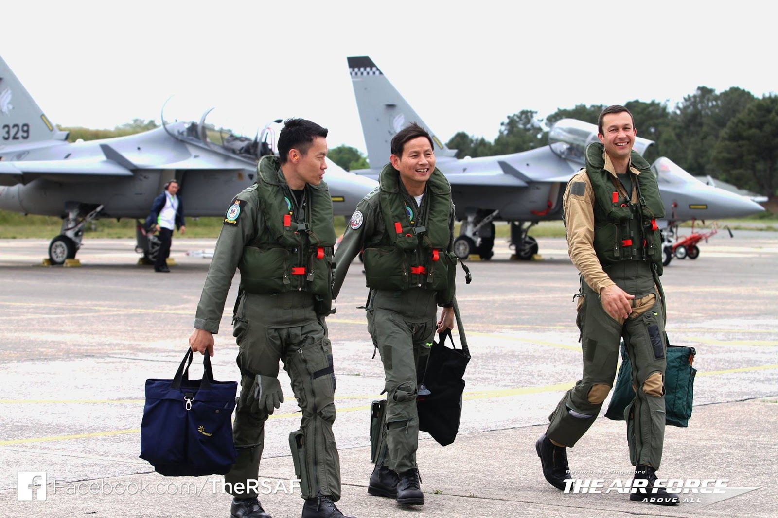 Full Frame: Grooming Fast Jet Jockeys : Alenia Aermacchi M-346 Advanced ...