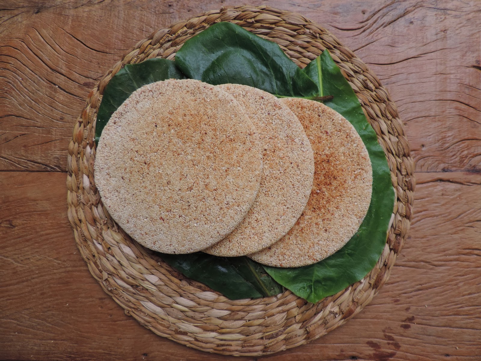 come-se: Beiju de mandioca com amendoim