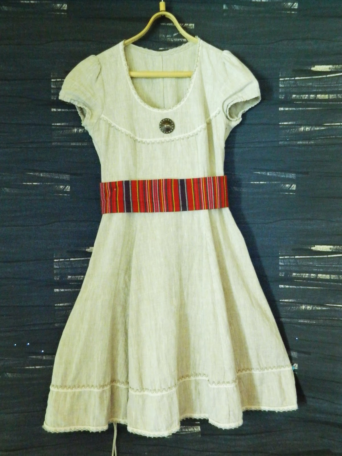 Naksakad Naised: linased kleidid