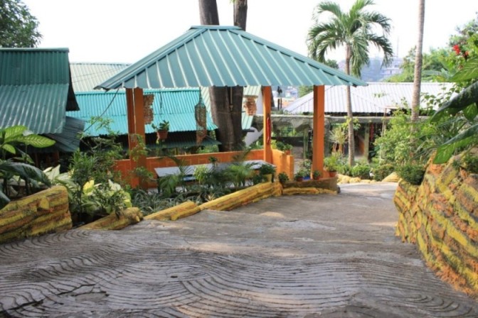 Rumah Makan Pondok Batam Kuring Bukit Senyum Batam - Kisah, Ulasan, dan ...