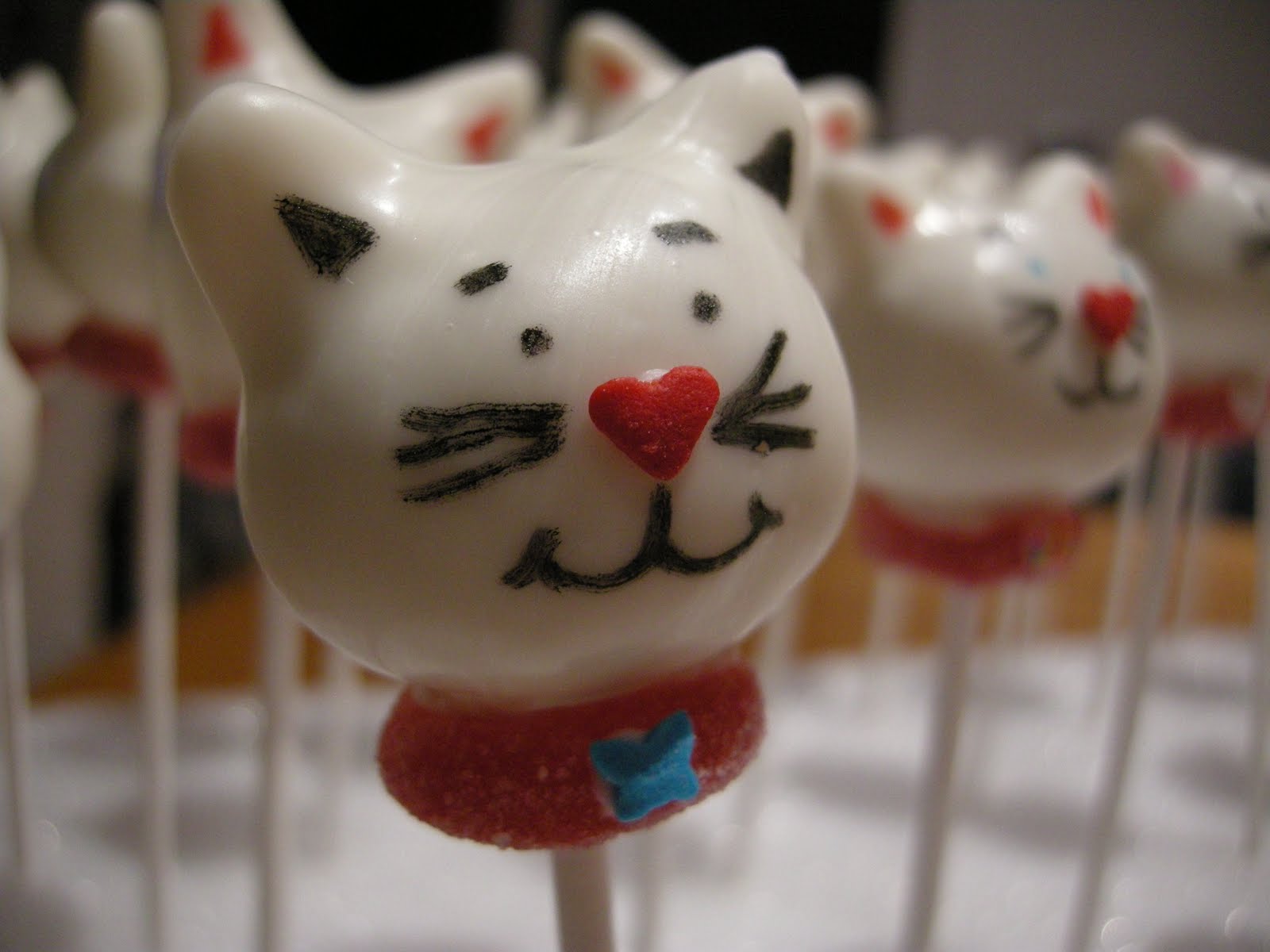Cake Pop Insanity!: Pretty Kitty and Tom Cat Cake Pops