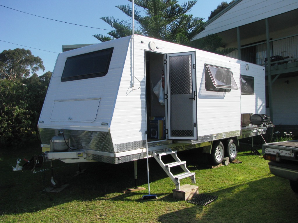 Robbiebago Adventures: Building our caravan